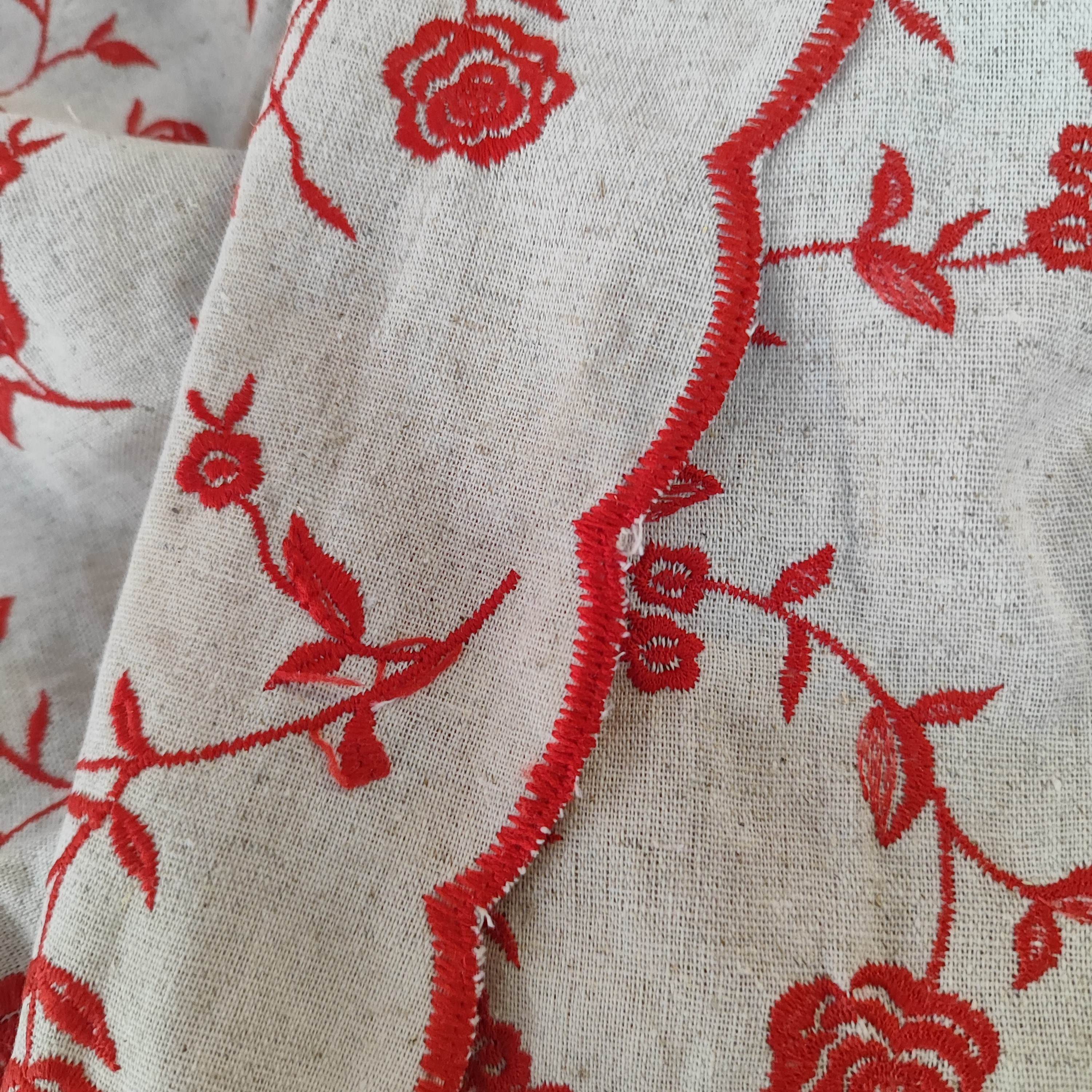 Tecido Linho Bordado Flores Vermelho - Empório dos Tecidos