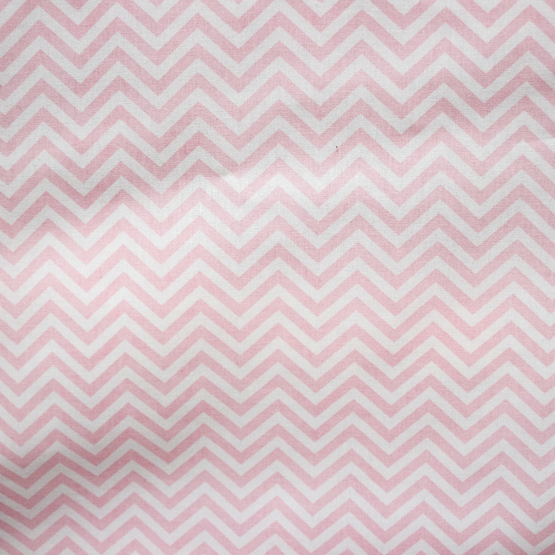 Percal Estampado 150 fios Chevron Rosa - Empório dos Tecidos
