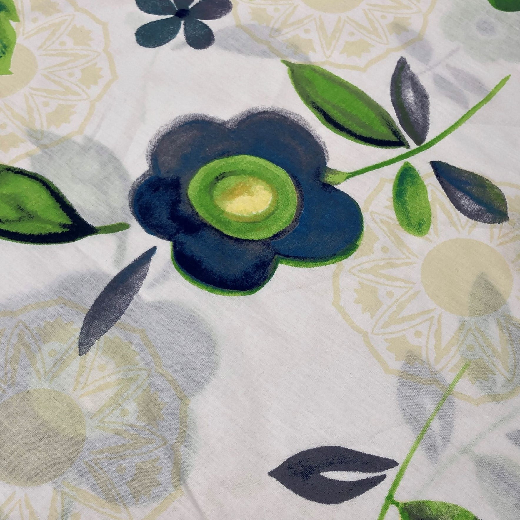 Tecido Percal Estampado Flores Pinceladas - Empório dos Tecidos